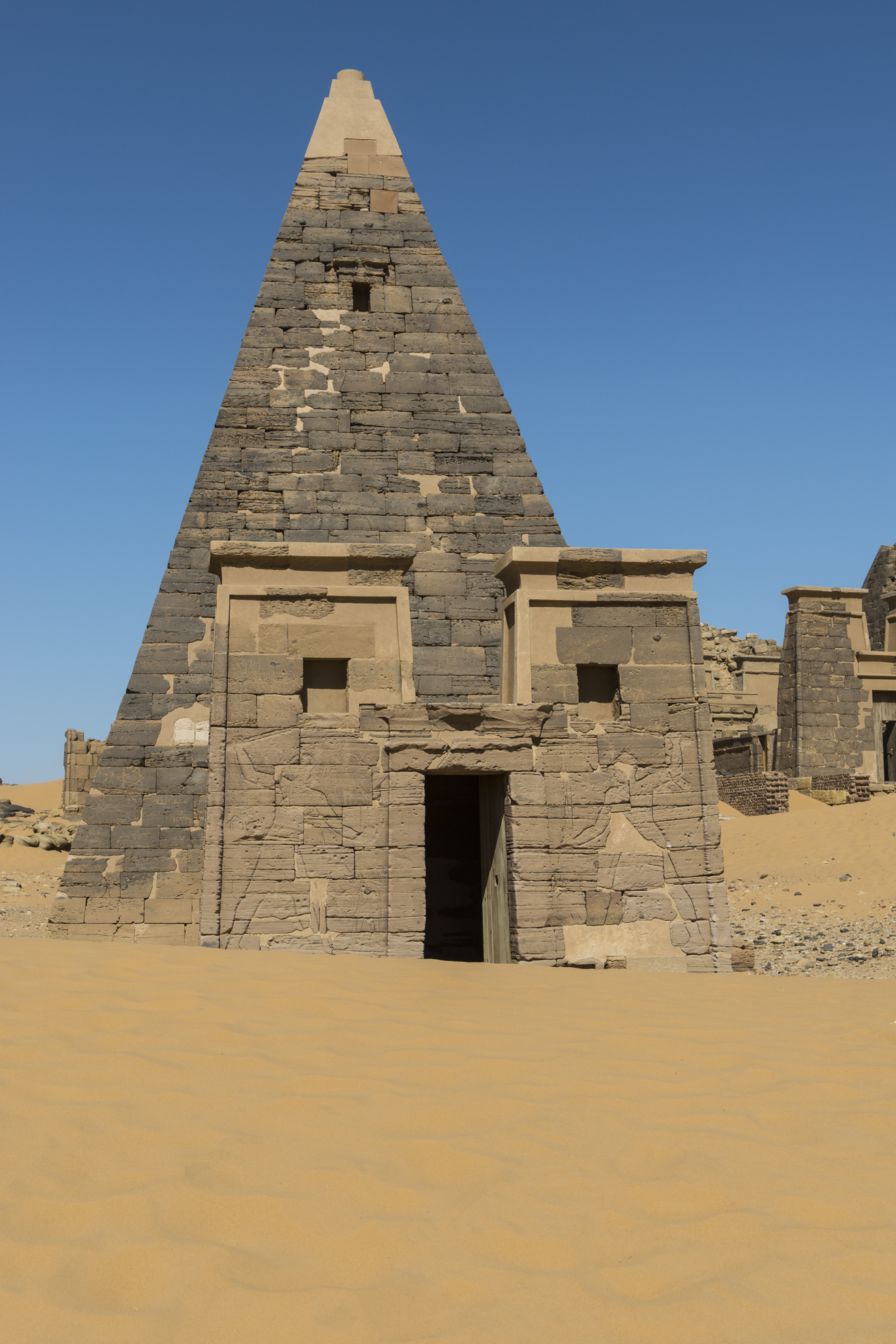 Day 37 The Pyramids of Meroe – 190 Jahre DAI