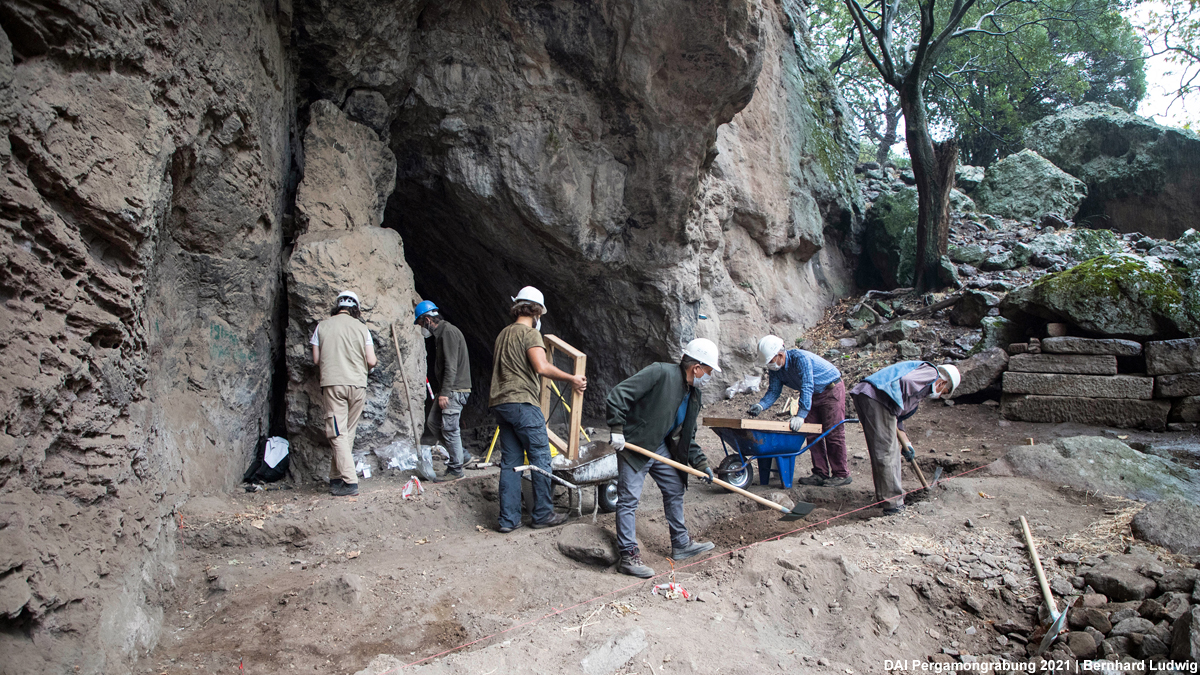 Rescue excavation changes history: 14,000-year-old settlement site ...